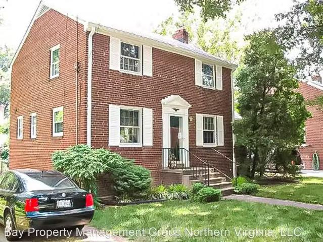805 IRVING ST S 805 S Irving St