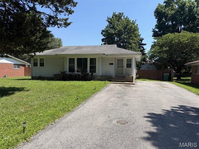 805 Joliet Dr, Cahokia, IL 62206