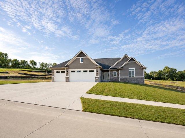 805 Oak Ridge Ln, Glenwood, IA 51534