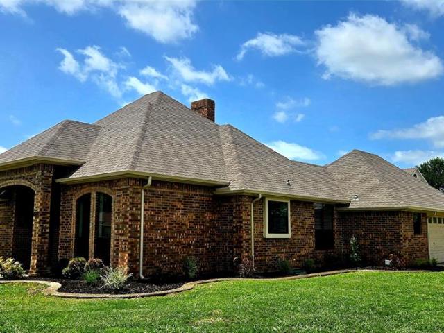 805 Lakeway Drive