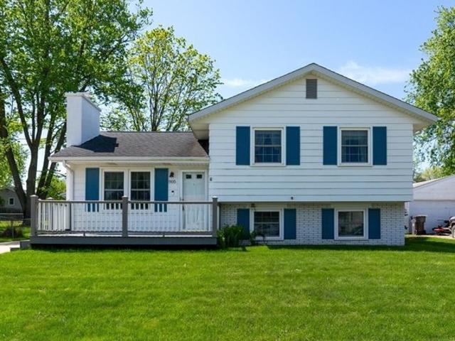805 Lilac Ln, Cedar Falls, IA 50613