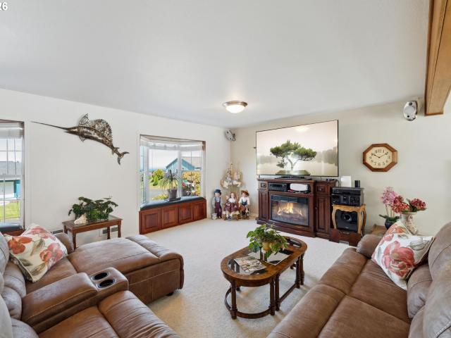 805 lisa pl