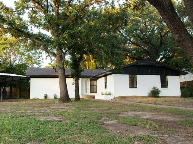 805 Lynn Ct, Ennis, TX 75119