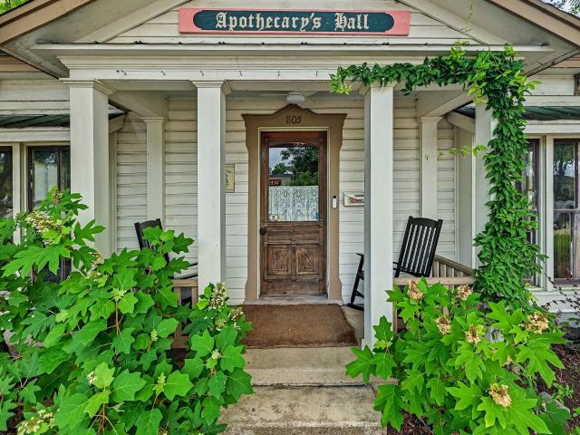 805 Main St