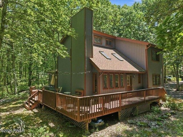 805 Mustang Ct, Hawley, PA 18428