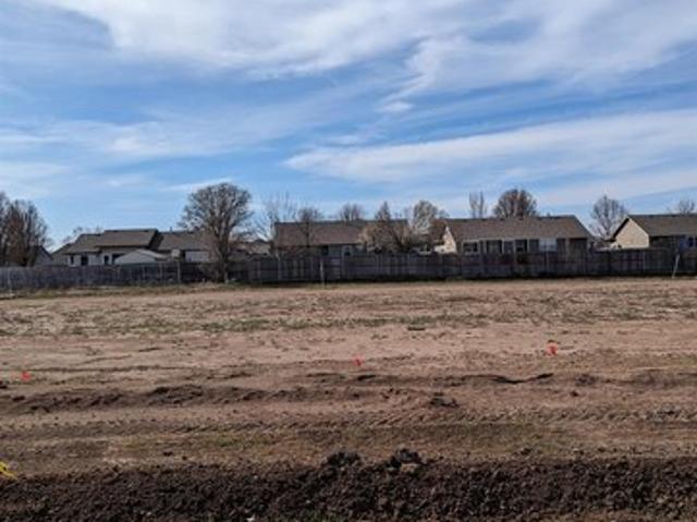 805 N Cedar Downs Cir, Wichita, KS 67235