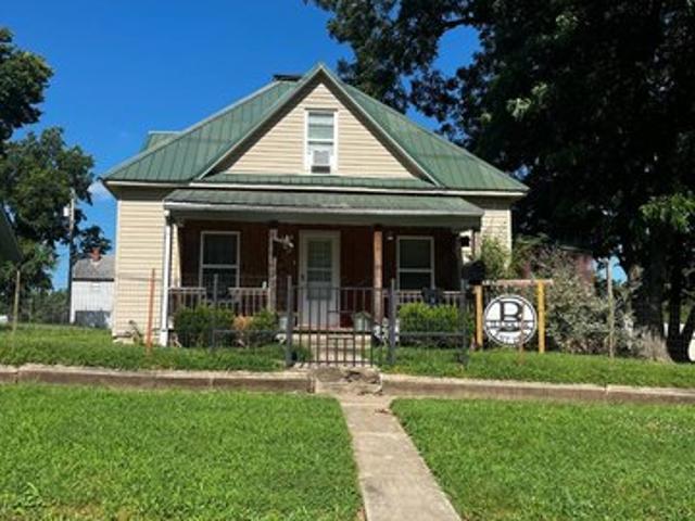805 N Evergreen Ave, Chanute, KS 66720