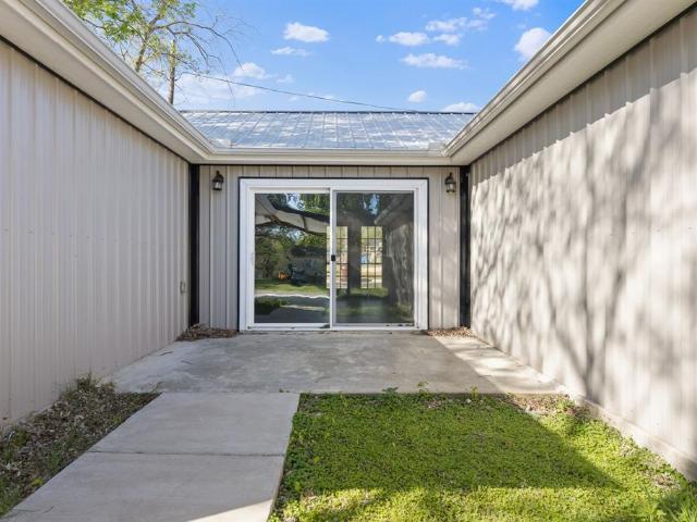 805 S 4th St, Bonham, TX 75418 | MLS #21221