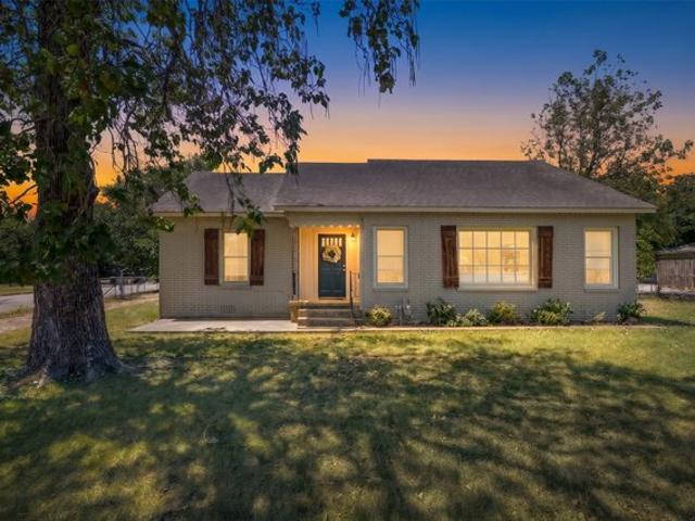 805 S Tyler St, McGregor, TX 76657