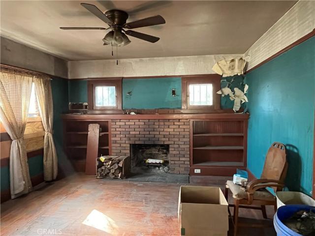 805 S Court St, Visalia, CA 93277 | MLS #CV26072 | Compass