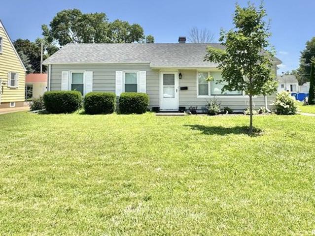 805 S Farnham St, Galesburg, IL 61401