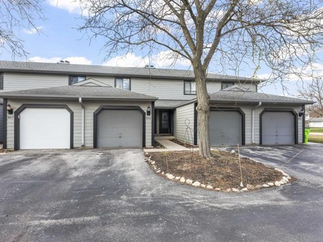 805 S Imperial Dr, Hartland, WI 53029