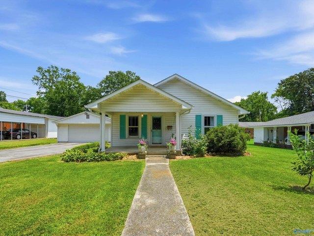 805 S Market St, Scottsboro, AL 35768