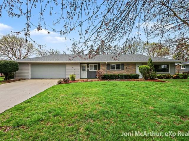 805 S Merry Lane Ter, Greenville, MI 48838