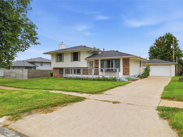 805 SE Trilein Drive