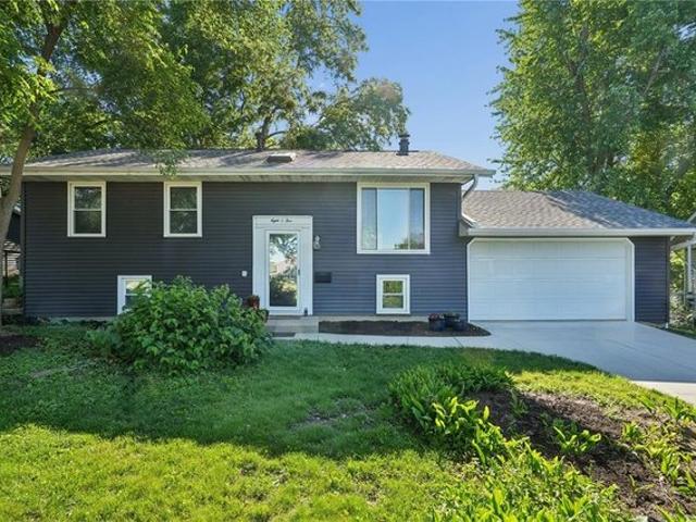 805 Pawnee Dr NW, Cedar Rapids, IA 52405