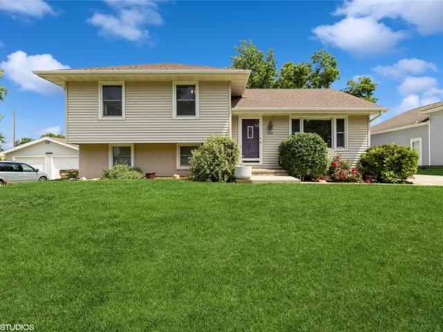 805 Parkview Ln, Carlisle, IA 50047