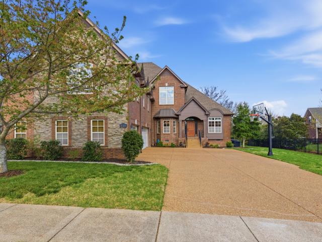 805 Queen Annes Ct