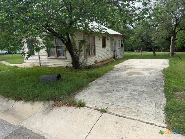 805 W Ave C, Lampasas, TX 76550 | MLS #611199 | Compass