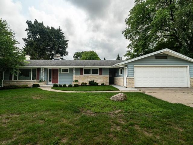 805 W Decorah Rd, West Bend, WI 53095