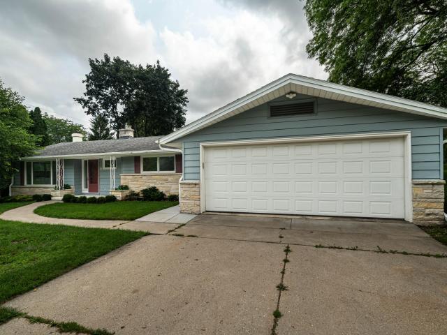 805 W Decorah Rd