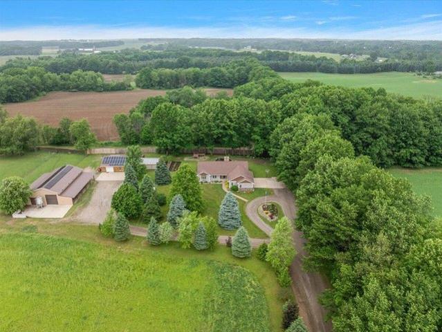 805 W Moore Rd, Grant, MI 49327