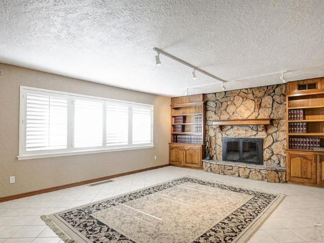805 Willow Lane