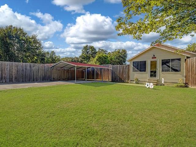 805 Trinity St, Anahuac, TX 77514