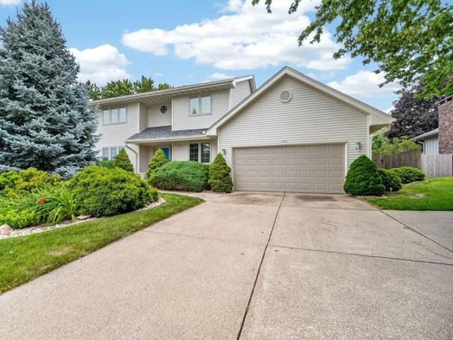 805 Valley West Dr, West Des Moines, IA 50265