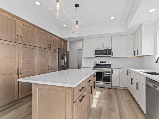 805 Viewpoint Ave