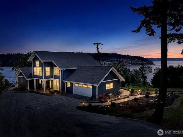 8065 George Dr, Clinton, WA 98236