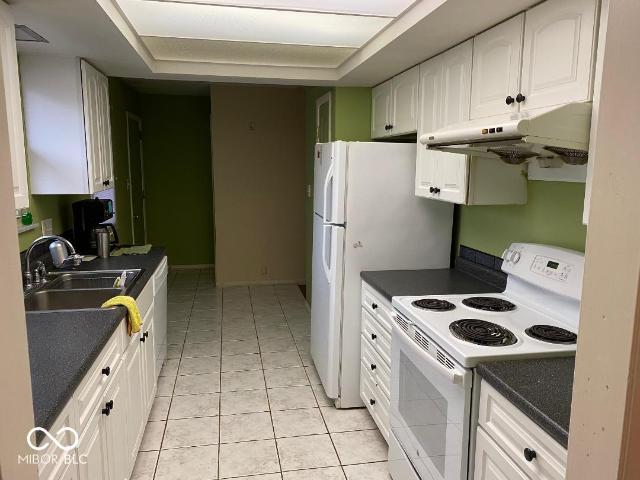 8065 Hoover Ln, Indianapolis, IN 46260 | MLS #22090