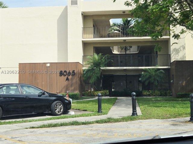 8065 SW 107th Ave Apt 301, Miami, FL 33173