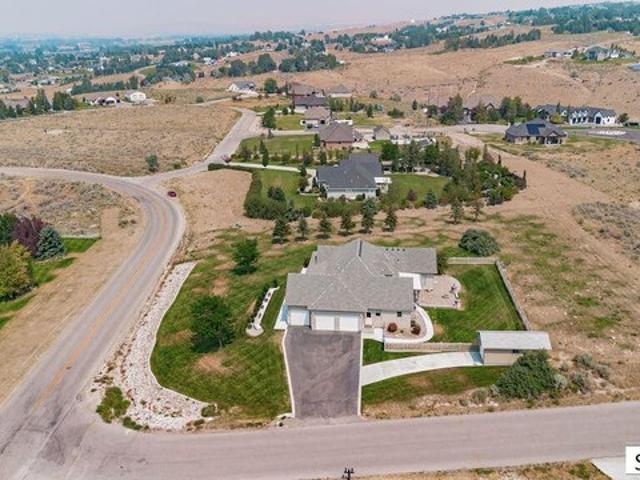 8065 S Blackhawk Dr, Idaho Falls, ID 83406