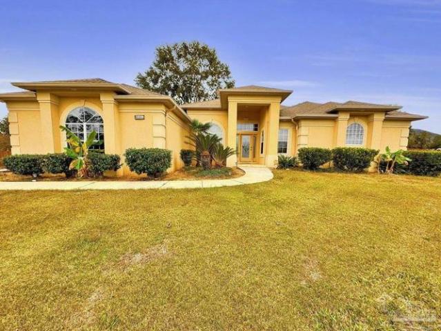 8066 Thoroughbred Rd, Pensacola, FL 32526