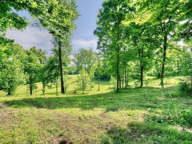 8069 Howe Rd, Burlington, KY 41005