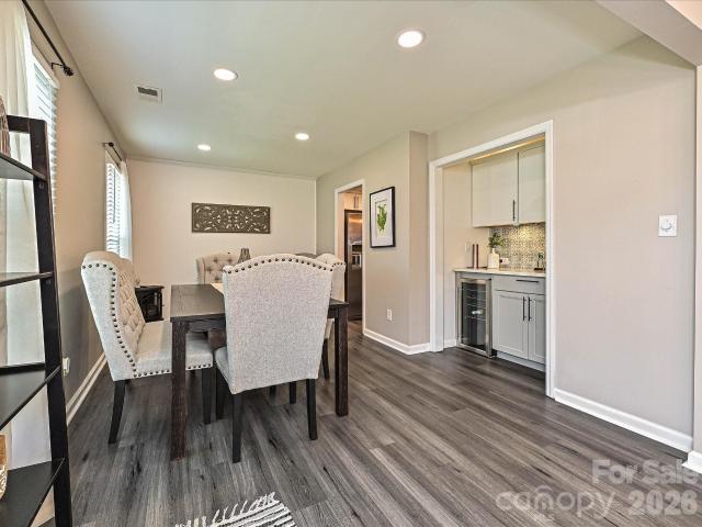 8069 Regent Park Lane