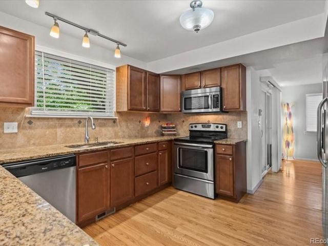 8060 Meadowdale Sq, Niwot, CO 80503