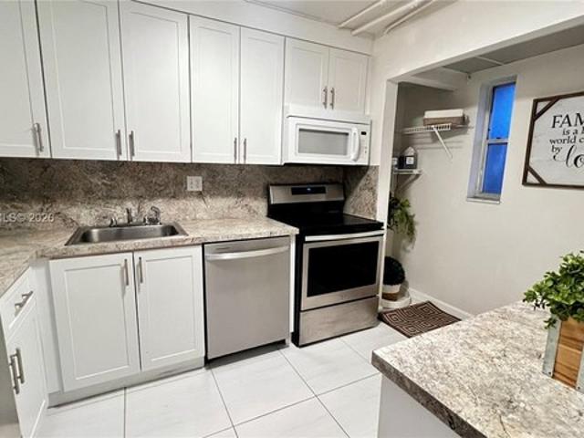 8060 Fairview Dr Apt 101, Tamarac, FL 33321