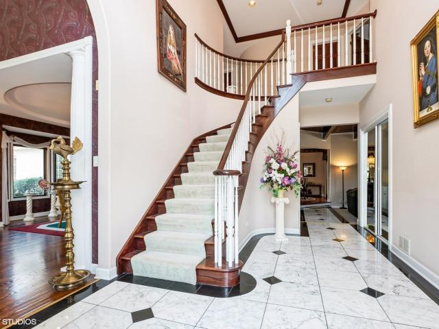 8060 Kristo Ln, Orland Park, IL 60462 | MLS #12620 | Compass