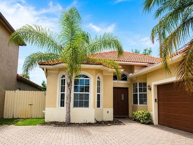 8061 Saw Palmetto Ln, Boynton Beach, FL 33436