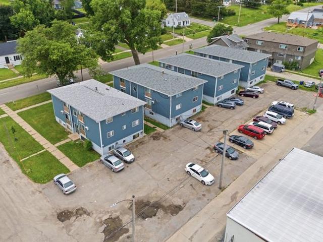 806 15th Ave SW, Cedar Rapids, IA 52404