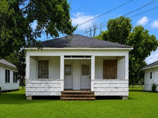 806 15th St, Orange, TX 77630