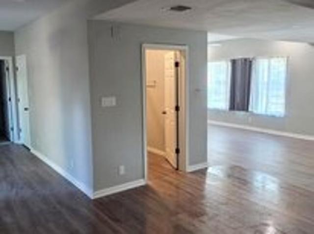 806 21st St, Hondo, TX 78861