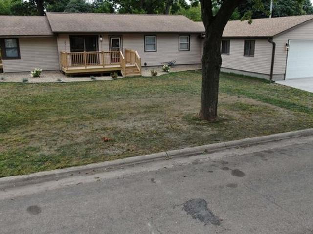 806 2nd Ave NE, Clarion, IA 50525