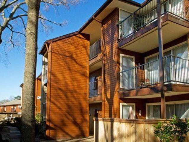 $806 / 2br 1253ft² GE Appliances, Built In Bookcases, Pet Friendly! West Houston/Briarforest