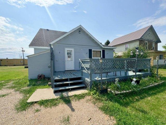 806 7th St, Britton, SD 57430