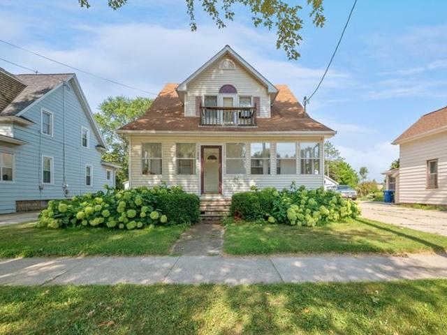 806 4th St, De Pere, WI 54115