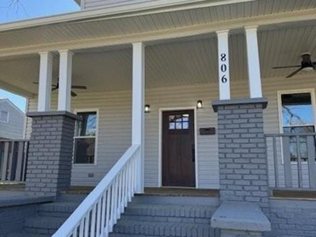 806 4th Street Dr NW, Hickory, NC 28601
