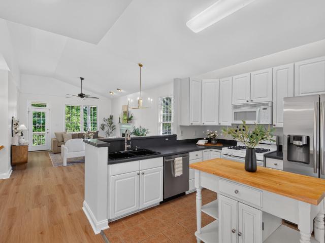 806 Carved Oak Drive